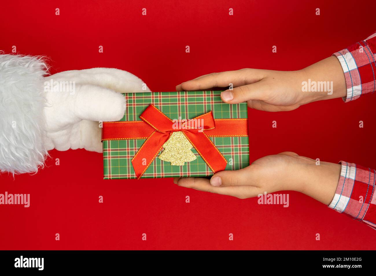 Hands give hi-res stock photography and images - Alamy