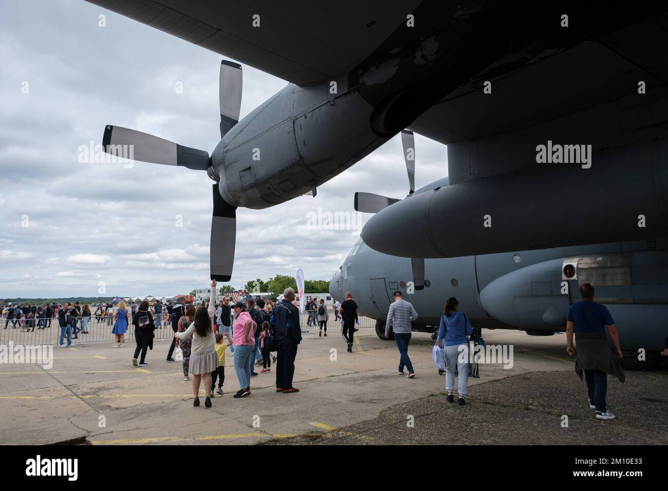 Pilot walking around an aircraft hi-res stock photography and images ...