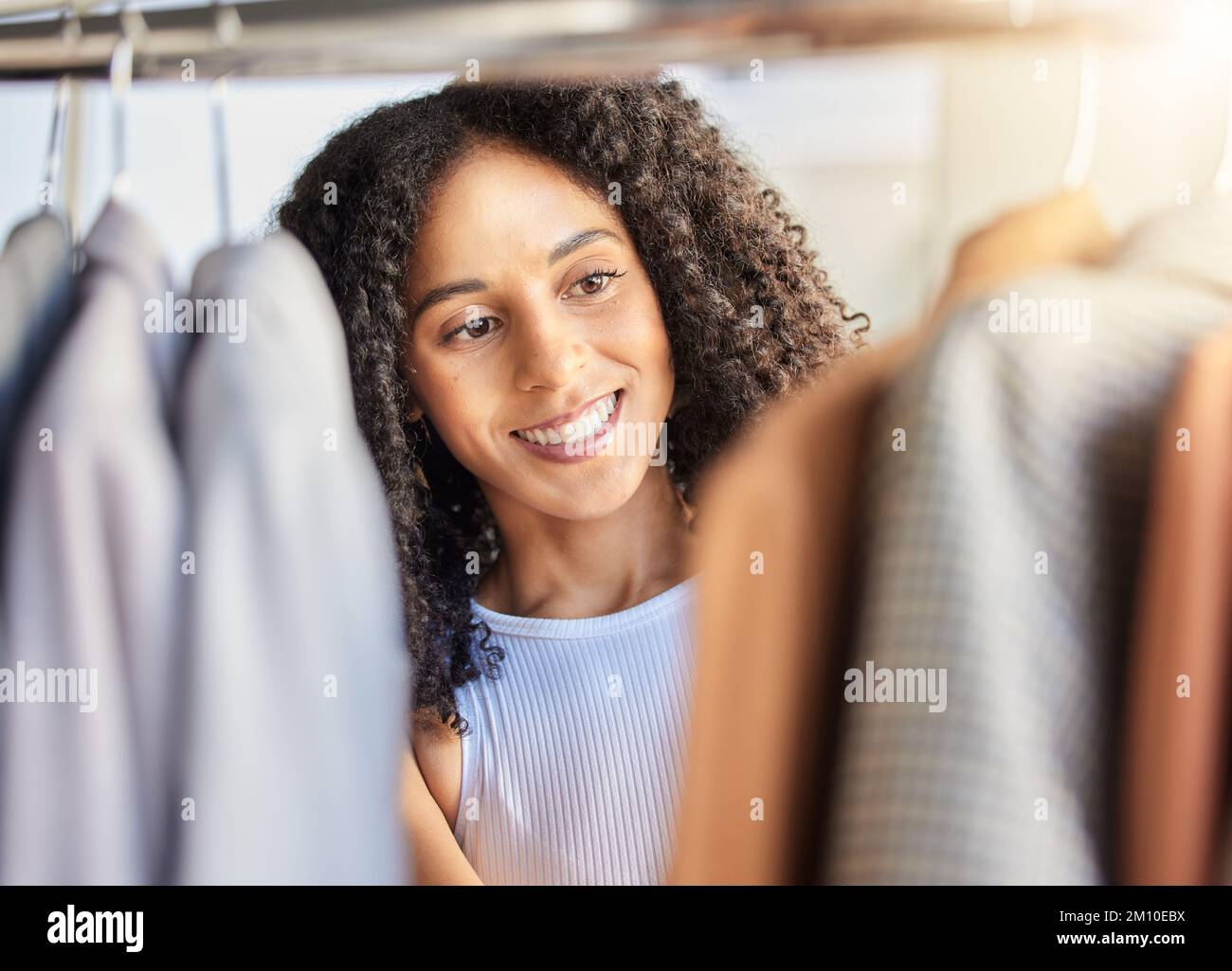 American woman and store and sale hi-res stock photography and images ...