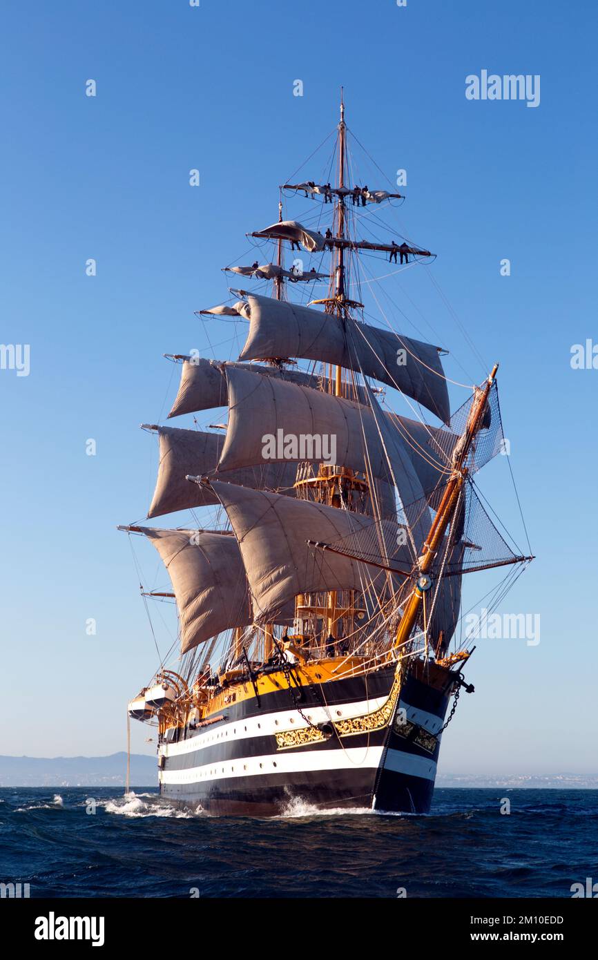 Italian tall ship Amerigo Vespucci, Lisbon race start, 2016 Stock Photo ...