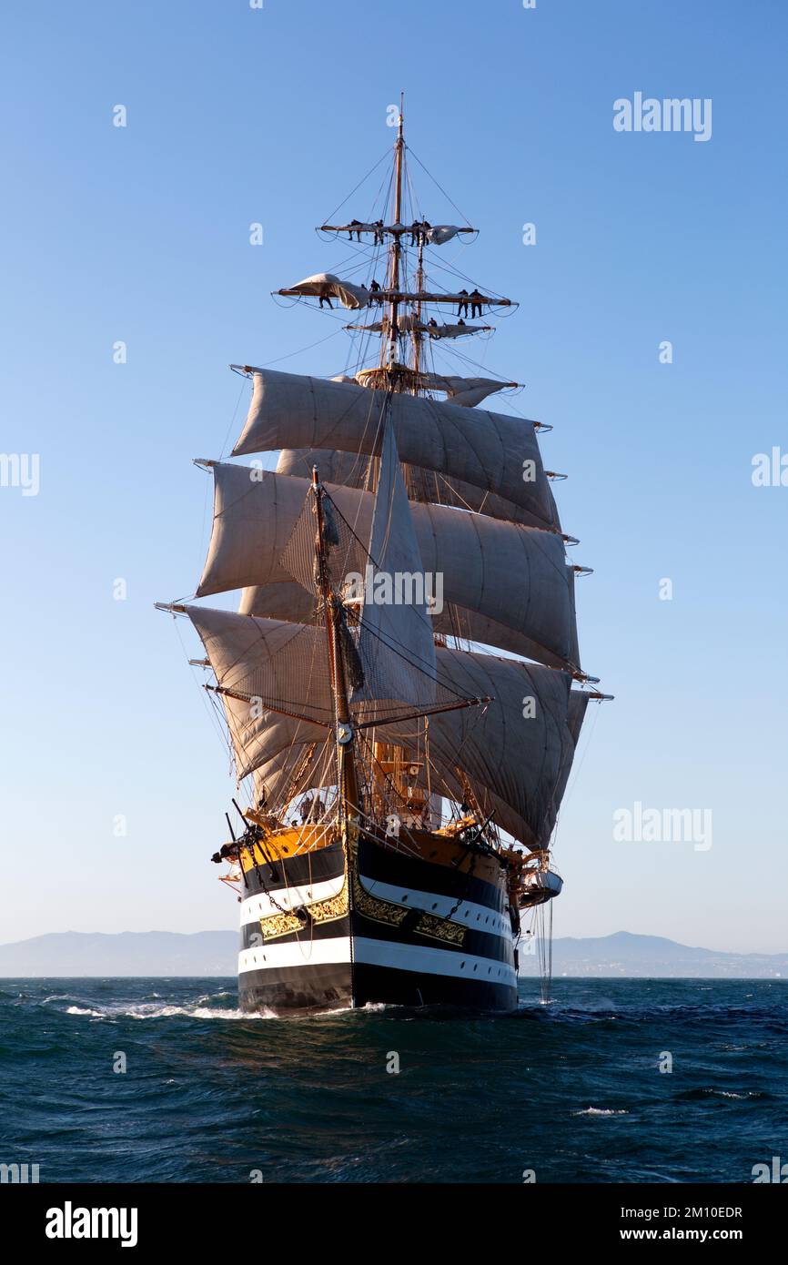 Italian tall ship Amerigo Vespucci, Lisbon race start, 2016 Stock Photo ...