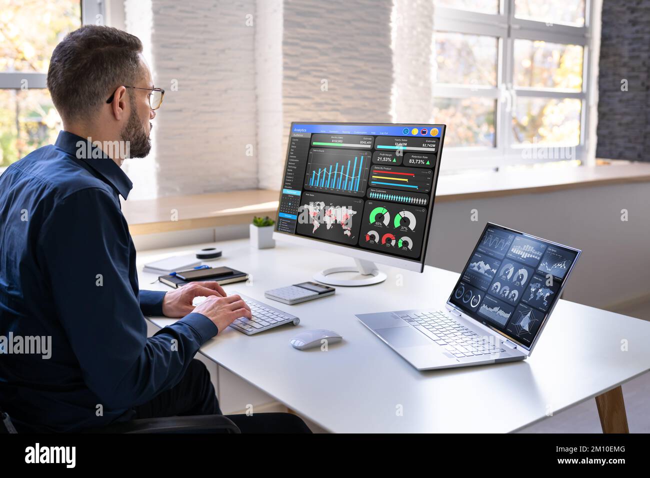 KPI Business Analytics Data Dashboard. Analyst Using Computer Stock Photo - Alamy