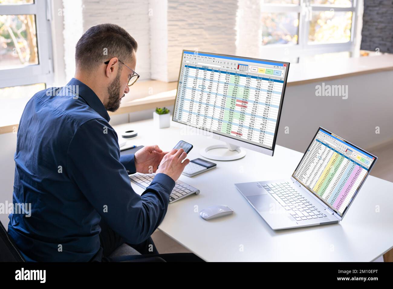 Computer analyst hi-res stock photography and images - Alamy