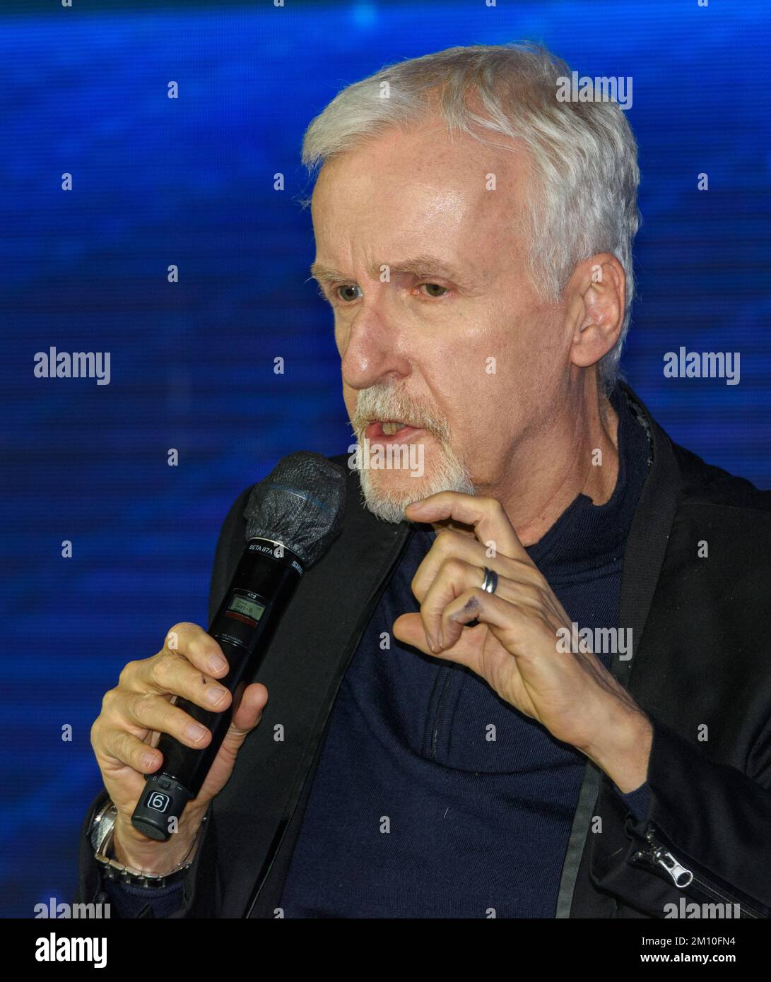 Seoul, South Korea. 09th Dec, 2022. Canadian filmmaker James Cameron ...