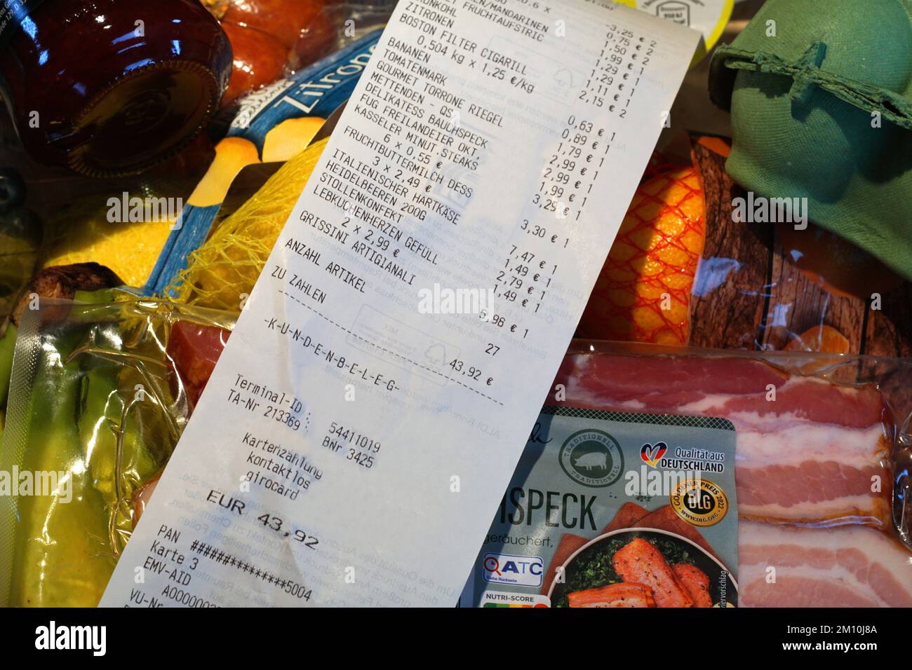 Shopping receipt hi-res stock photography and images - Alamy