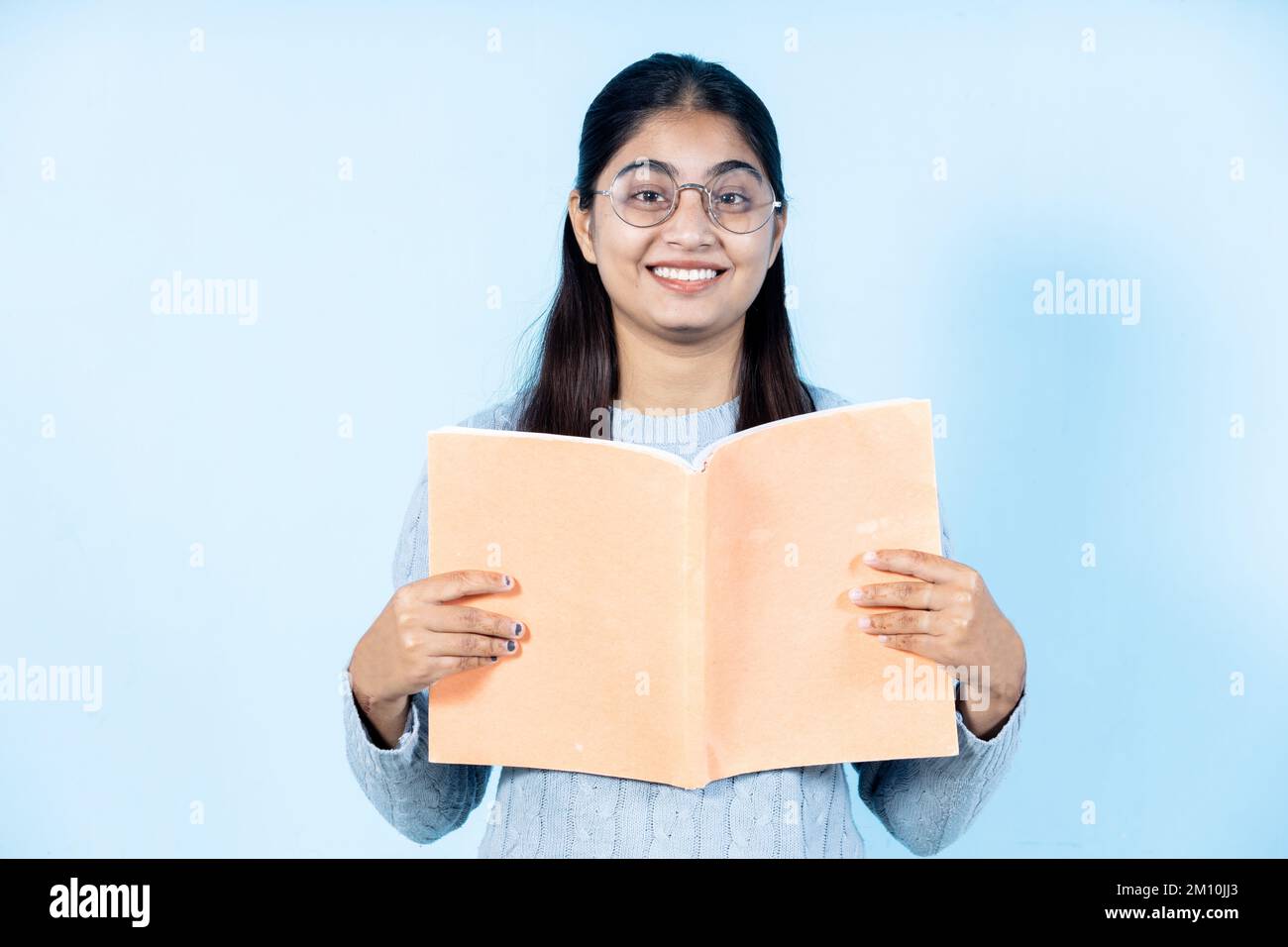 indian young student girl holding book Stock Photo - Alamy
