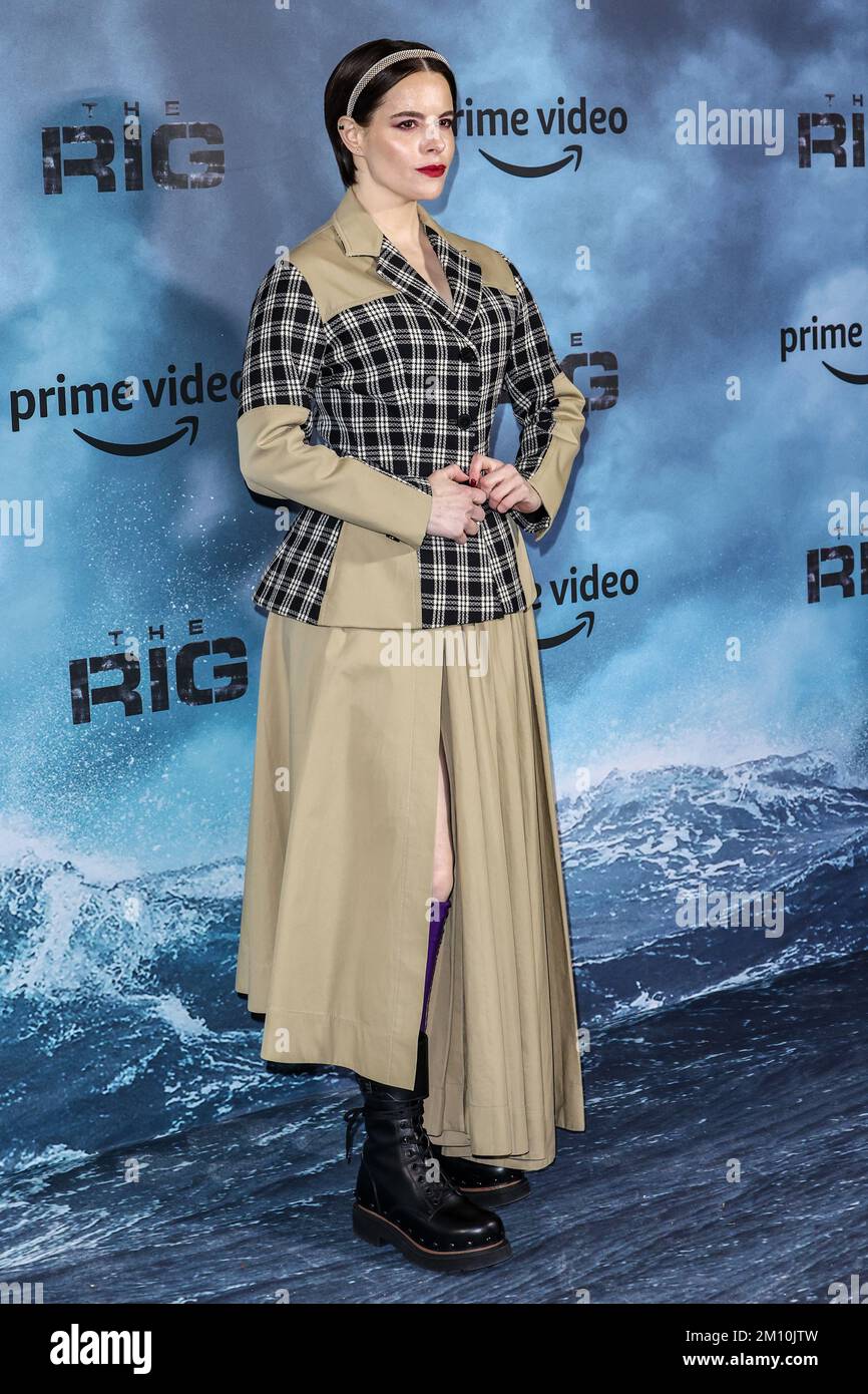 London, UK. 08th Dec, 2022. Emily Hampshire attends the premiere of new ...