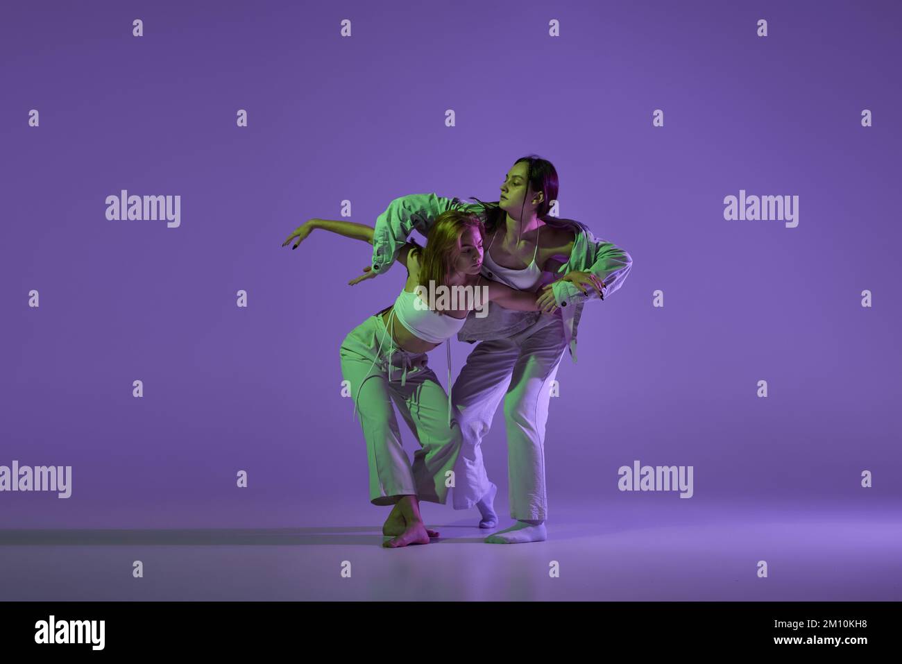 Dance performance. Stylish female dancers at contemporary choreography ...