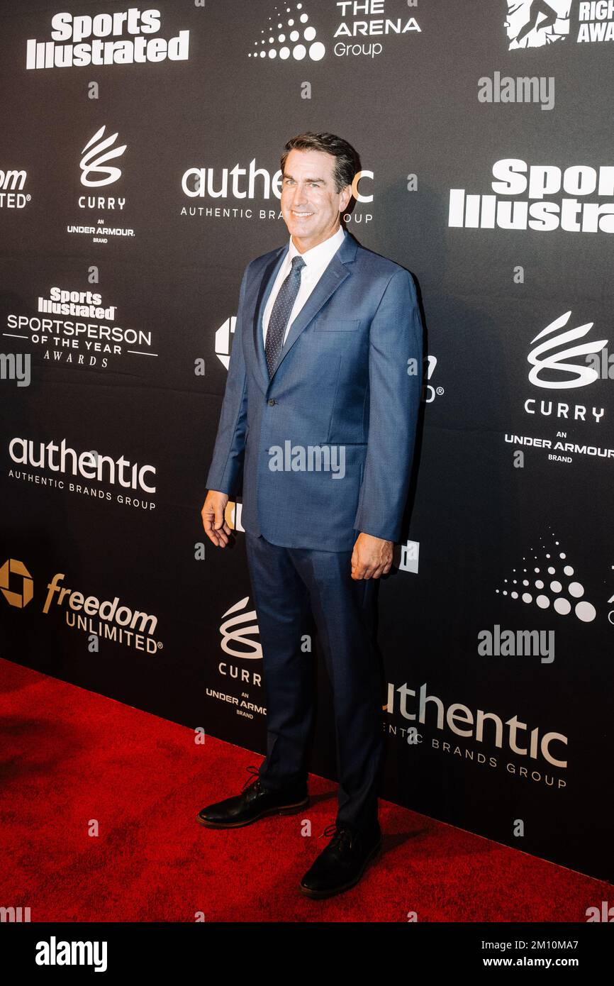 Actor, comedian and writer Rob Riggle, walks the arrival red carpet for ...