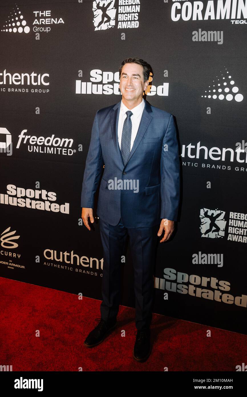 Actor, comedian and writer Rob Riggle, walks the arrival red carpet for ...