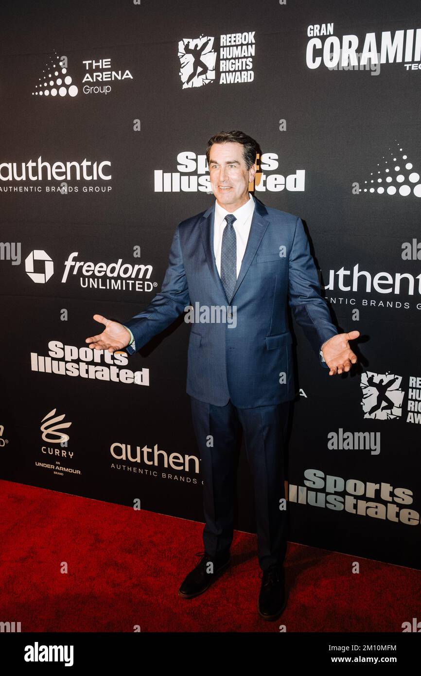 Actor, comedian and writer Rob Riggle, walks the arrival red carpet for ...