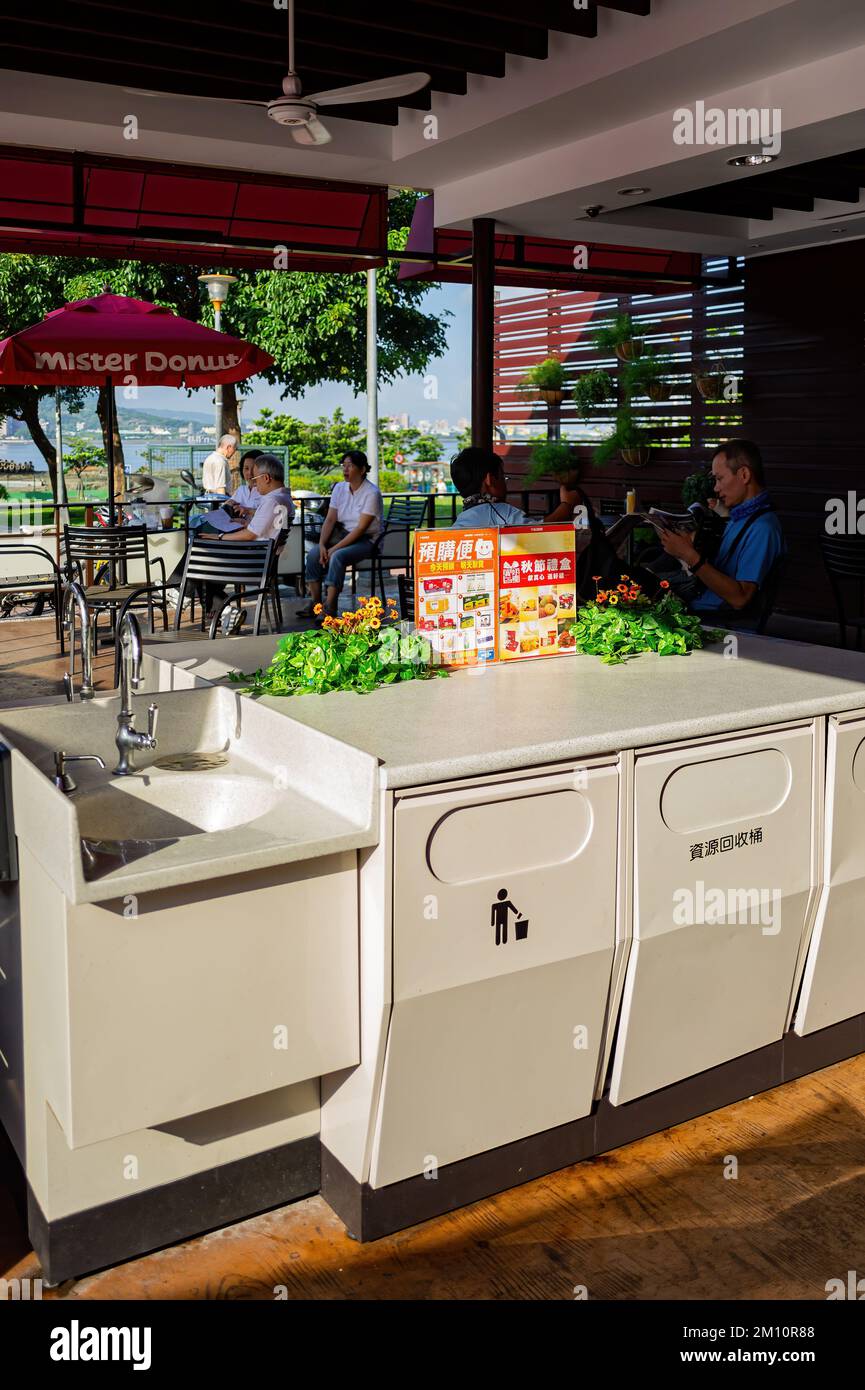 Convenience store outdoor hi-res stock photography and images - Alamy