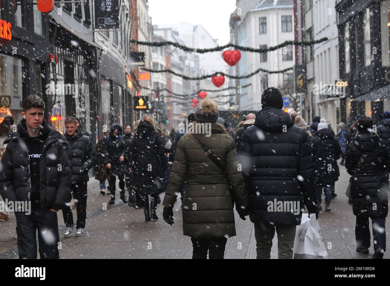 Copenhagen/Denmark/09 December 2022/ Christmas shoppers and visitors ...