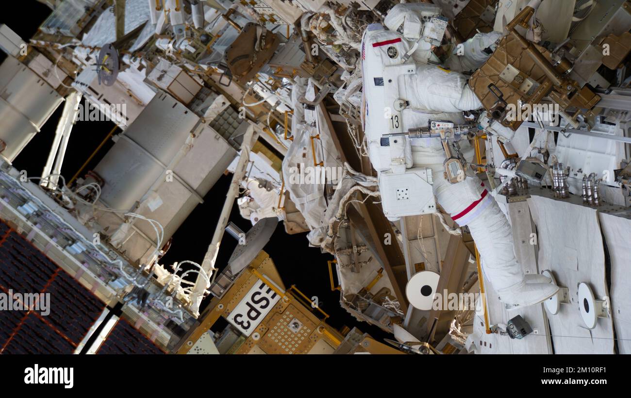 iSS - 03 Dec.ember 2022 - NASA astronaut and Expedition 68 Flight ...