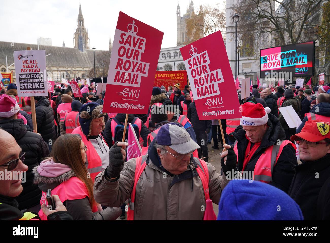 Members of the Communication Workers Union (CWU) hold a rally in ...