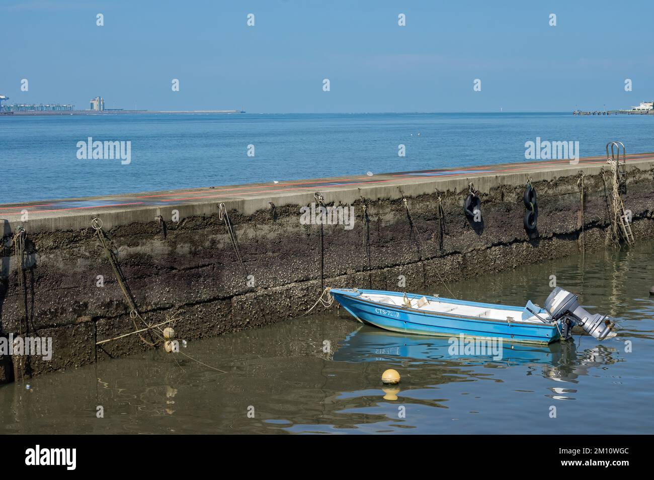 Sunny view of the landscape around Tamsui River at Taipei, Taiwan Stock ...