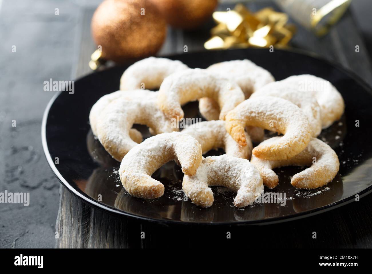 Traditional advent cookies vanilla hi-res stock photography and images ...