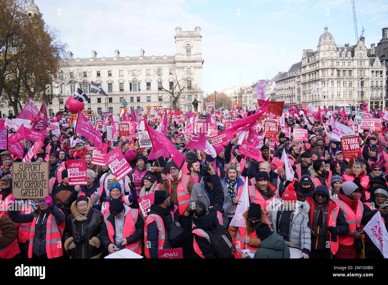 Members of the Communication Workers Union (CWU) hold a rally in ...