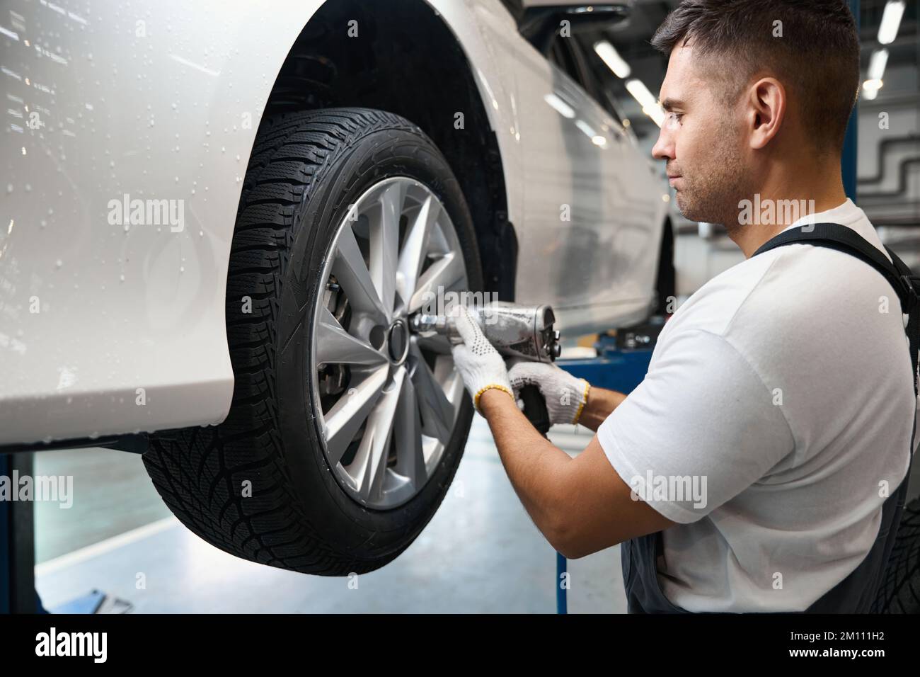 Man fitting new tyre hi-res stock photography and images - Alamy