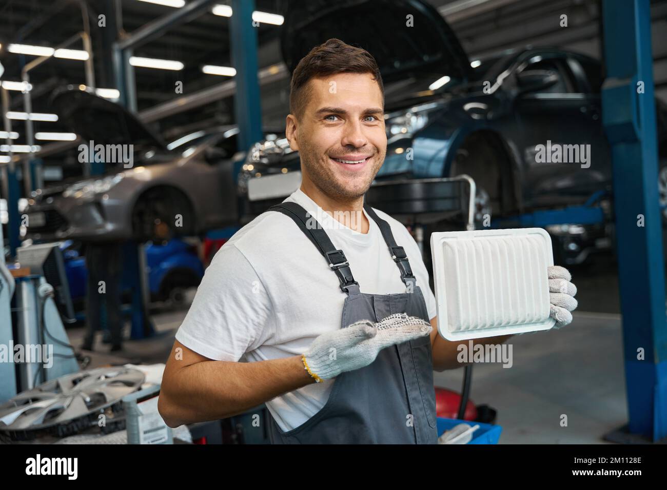 Professional mechanic change air hi-res stock photography and images ...
