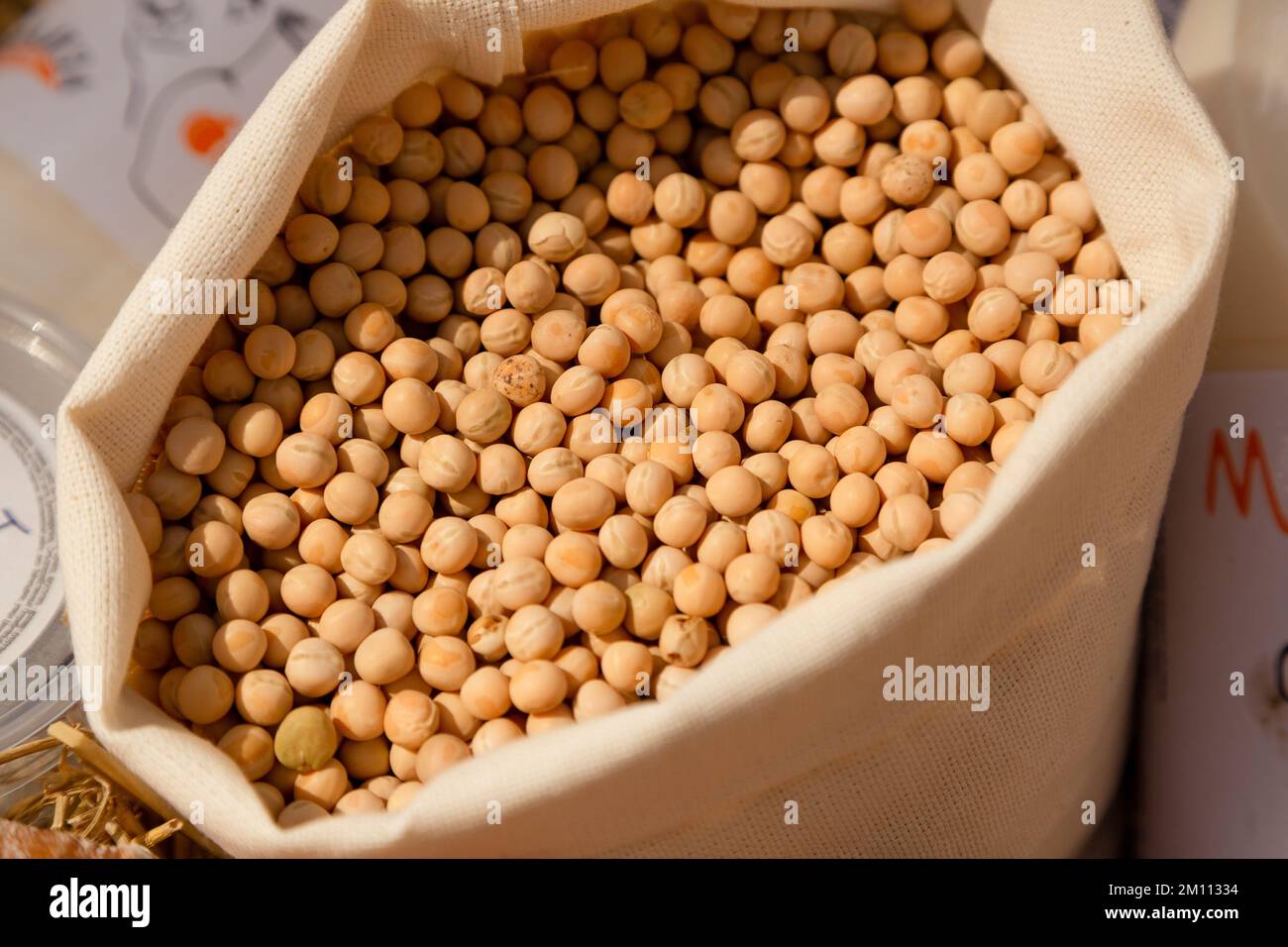 Farmer harvesting soybeans hi-res stock photography and images - Alamy