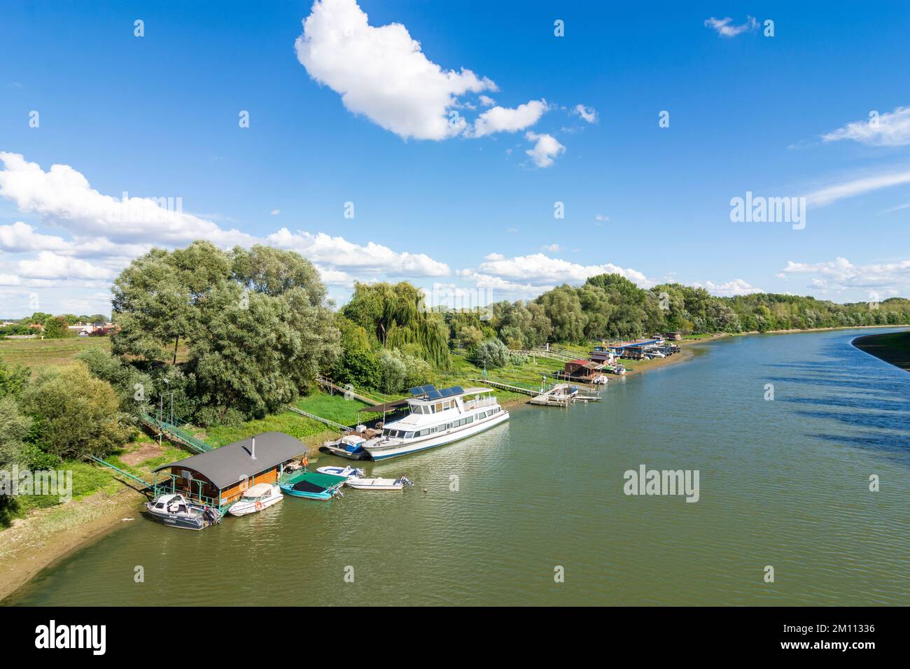 Medvedov (Weißkirchen): anabranch of river Danube, ships in ...