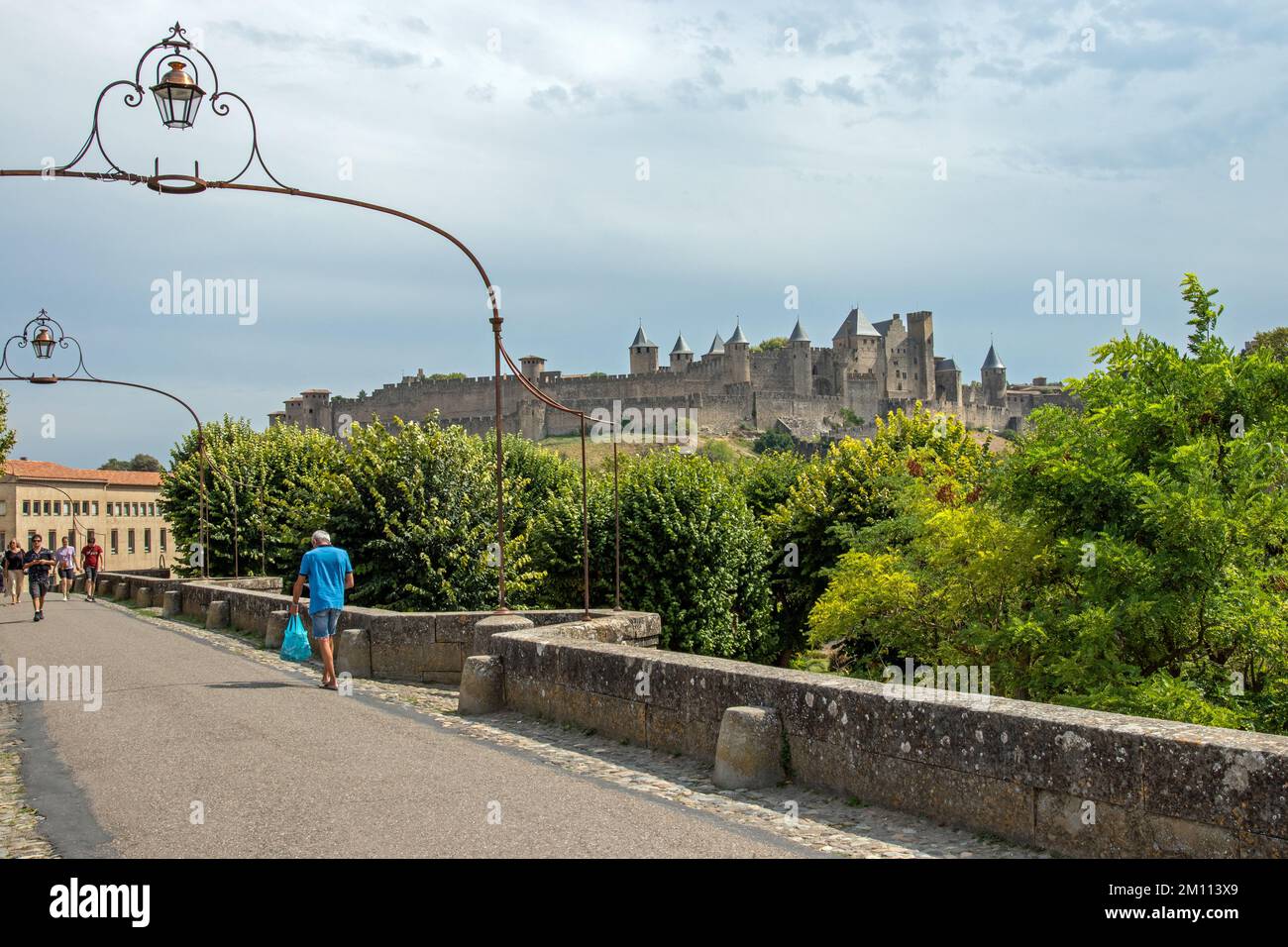Old Bridge, Pont Vieux, over the Aude river between the cite and down ...