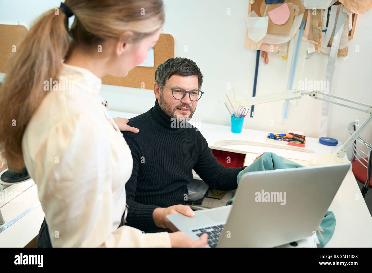 Shoulder hand business team hi-res stock photography and images - Alamy