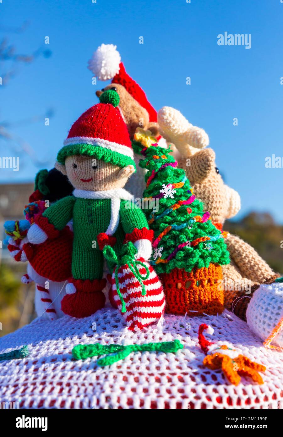 Royal post box toppers hi-res stock photography and images - Alamy
