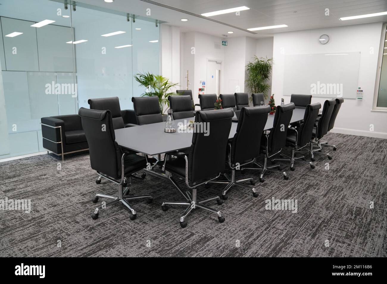 Empty conference room business hi-res stock photography and images - Alamy