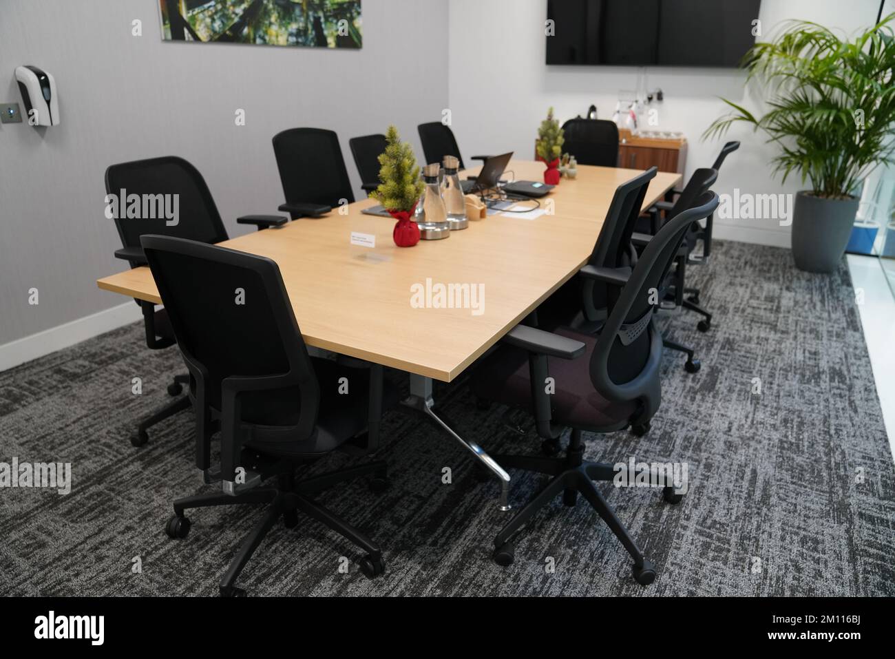 Empty meeting room office board business hi-res stock photography and ...