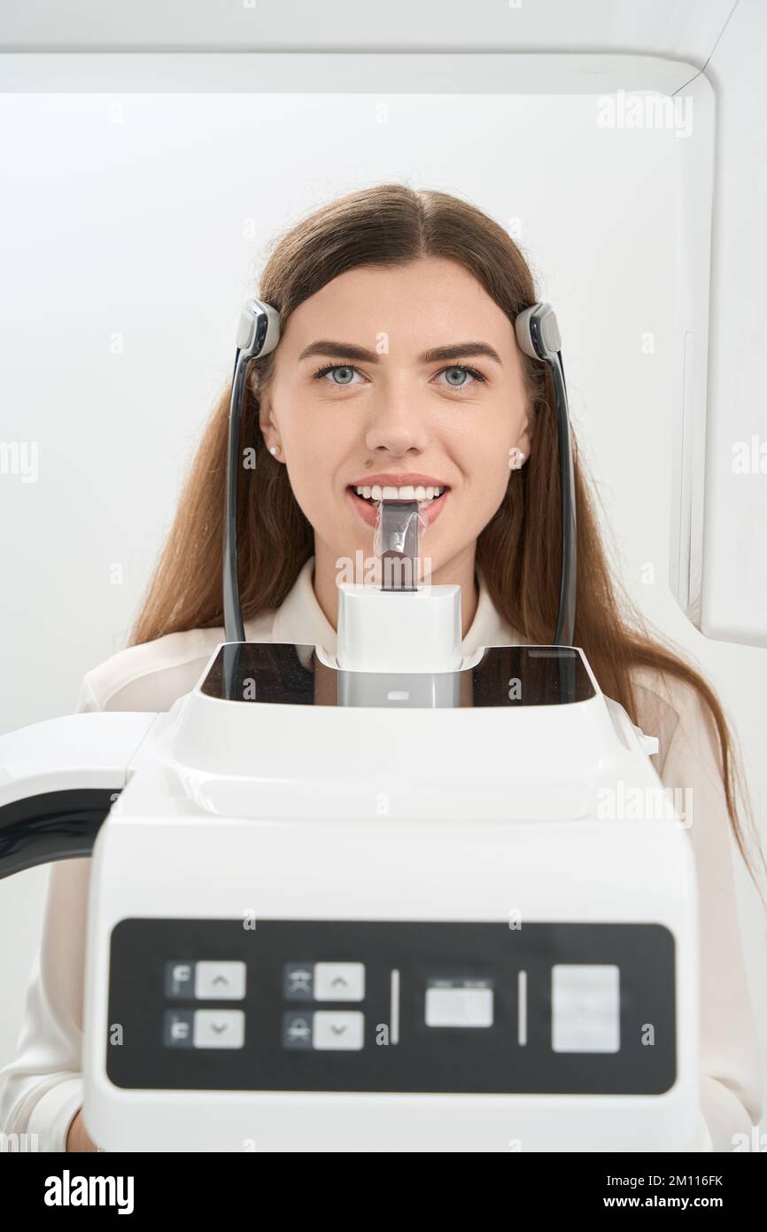 Diagnostic pose hi-res stock photography and images - Alamy