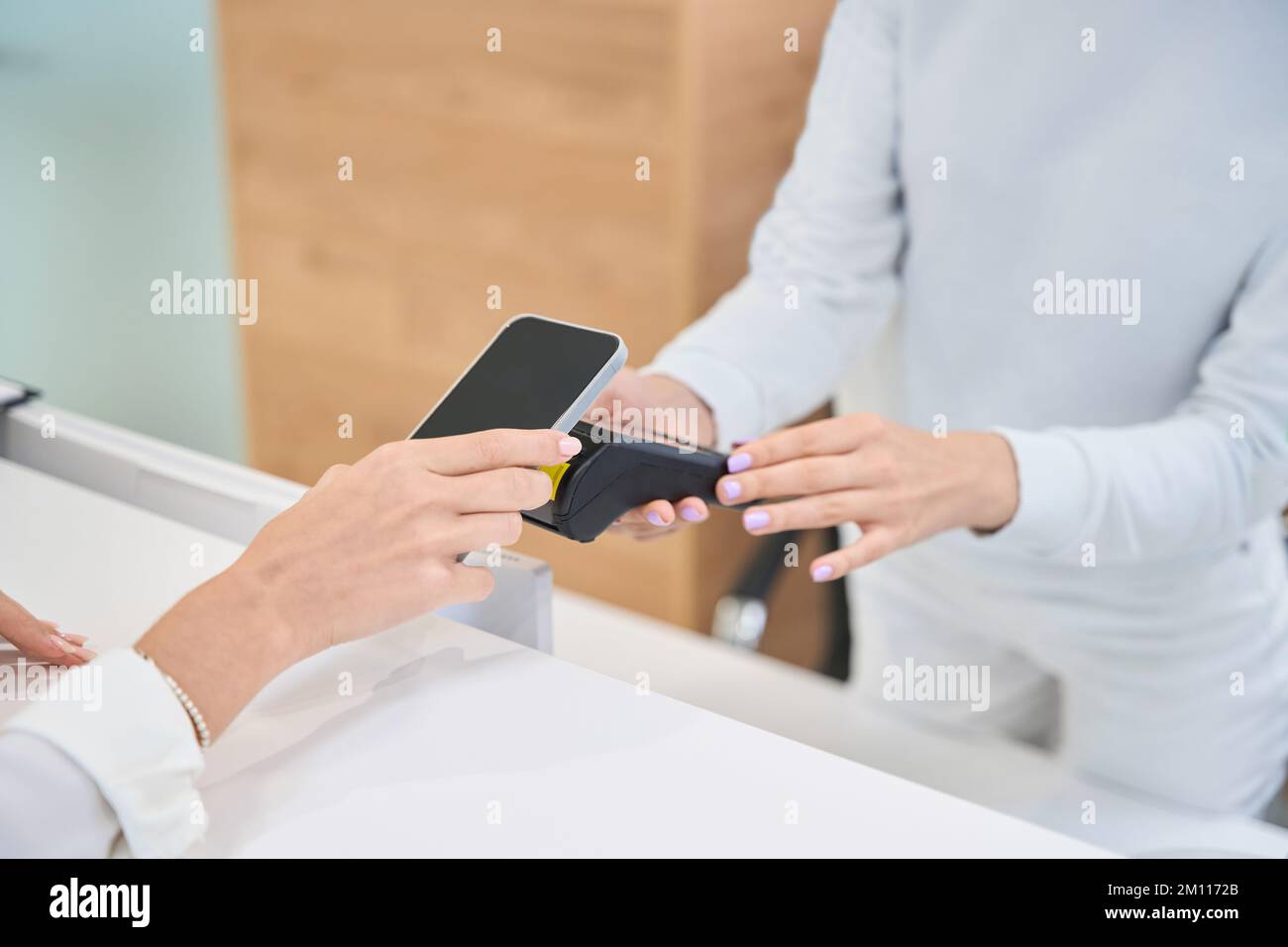 Customer service desk and store hi-res stock photography and images - Alamy