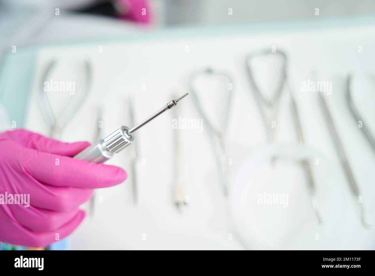 Special forceps hi-res stock photography and images - Alamy