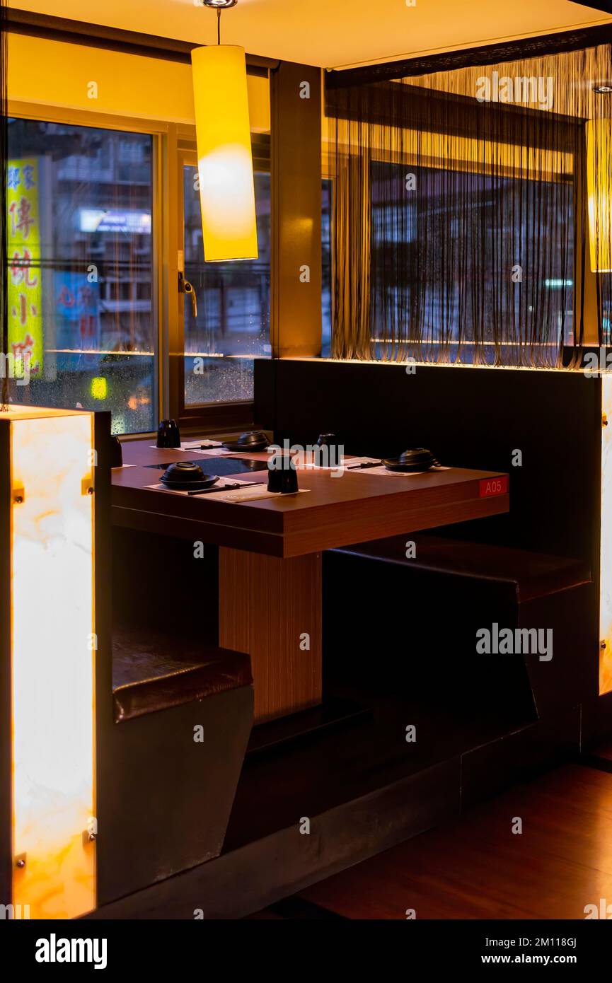 Izakaya interior hi-res stock photography and images - Alamy