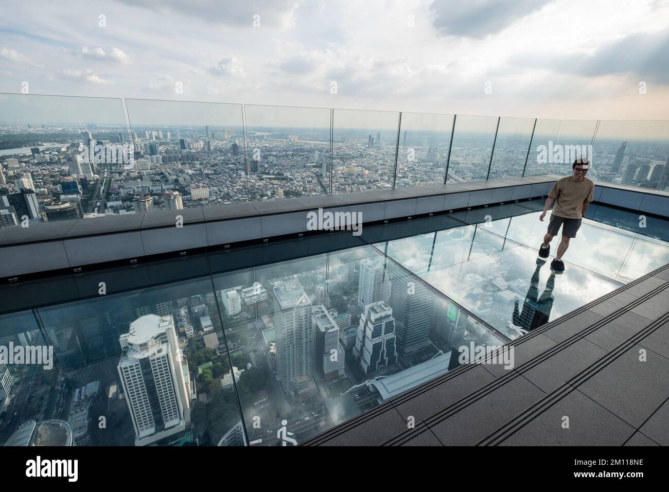 King power mahanakhon glass floor hi-res stock photography and images ...