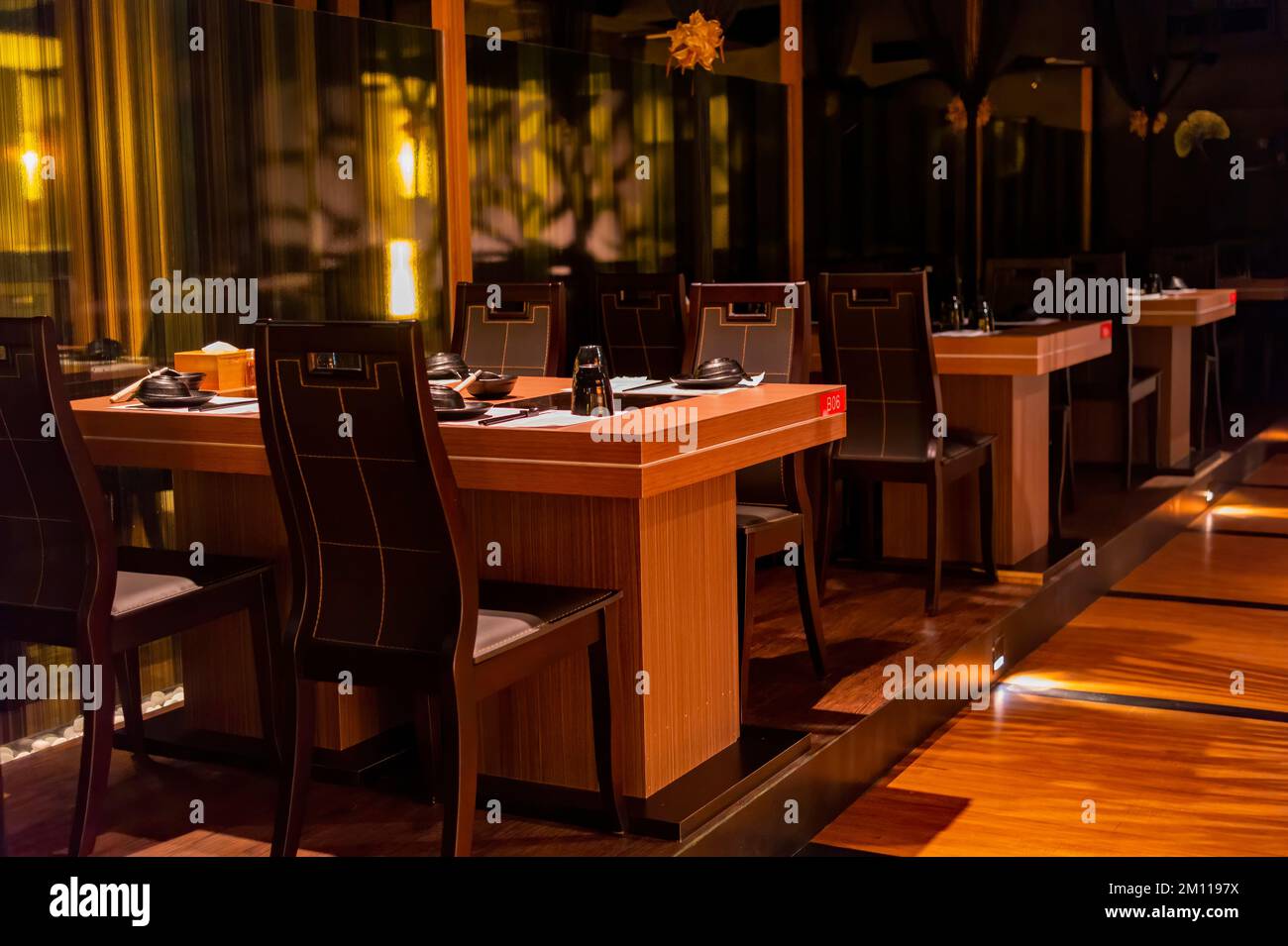 Japanese izakaya restaurant interior hi-res stock photography and ...
