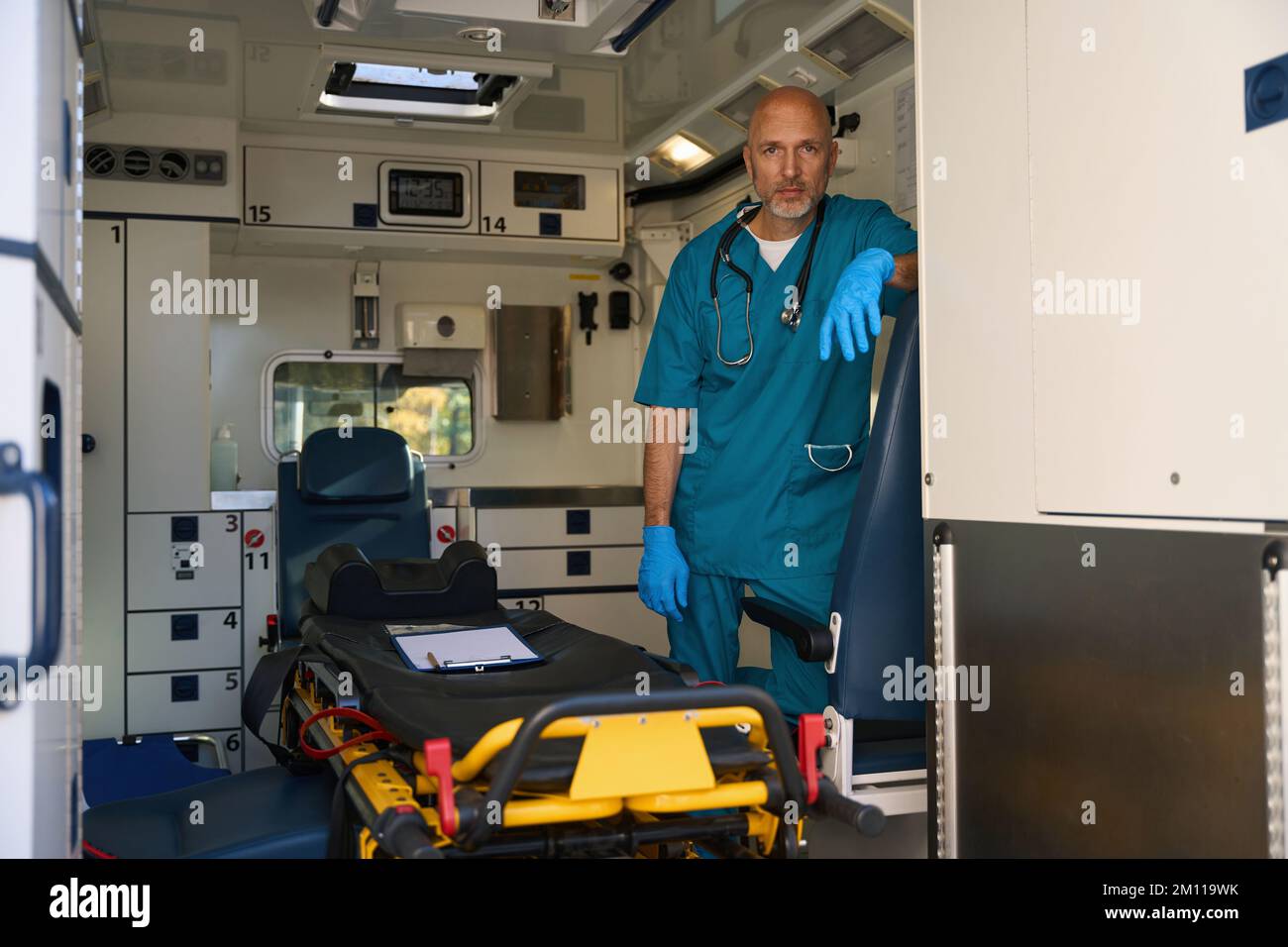 Emergency medical worker is preparing to receive a patient Stock Photo ...