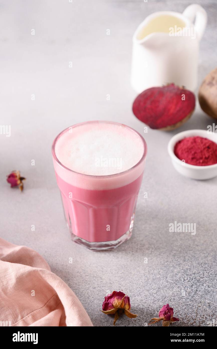 Beetroot latte of beet powder on gray background. Trendy healthy vegan ...