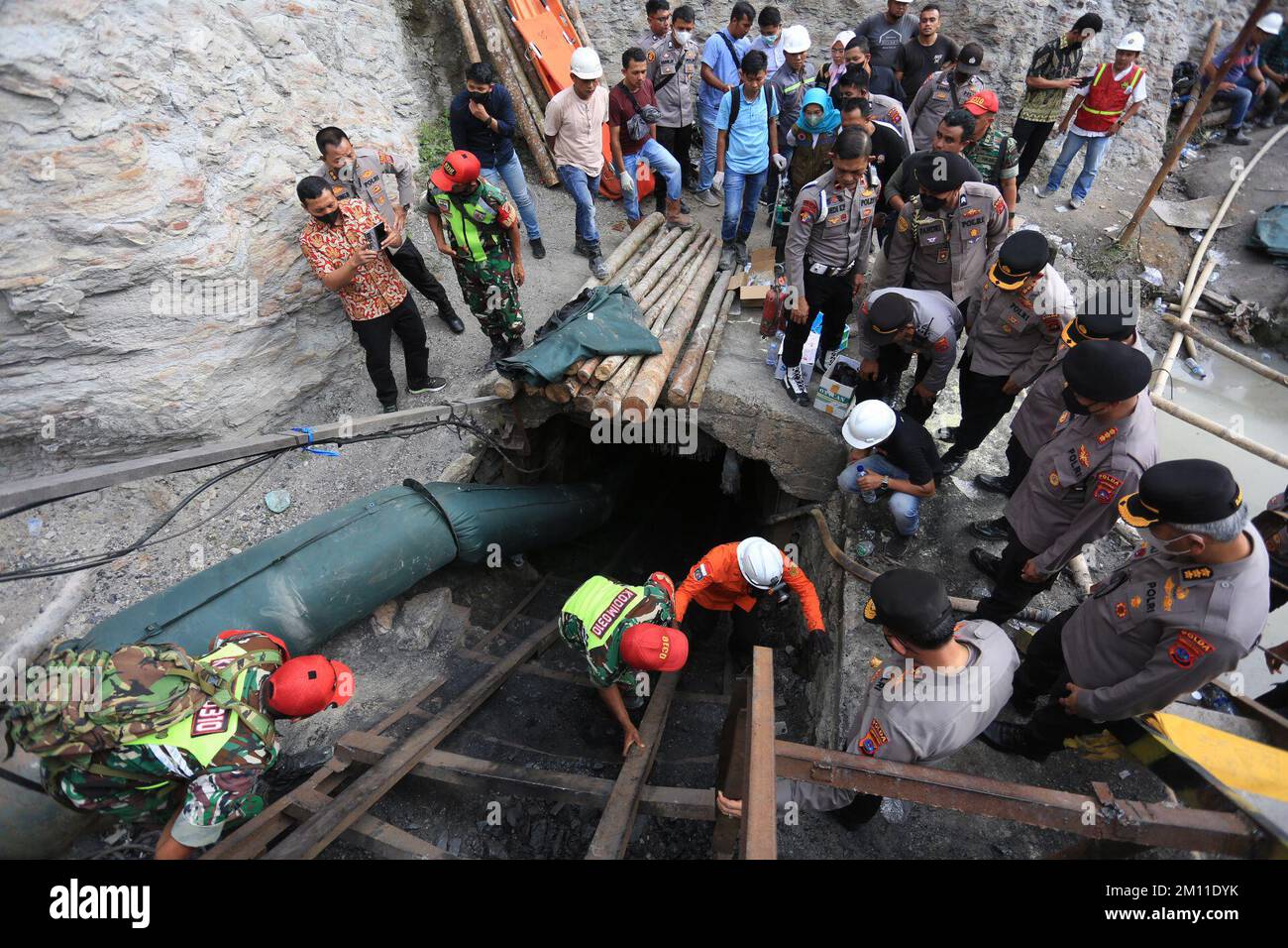 Sumatra coal mine hi-res stock photography and images - Alamy