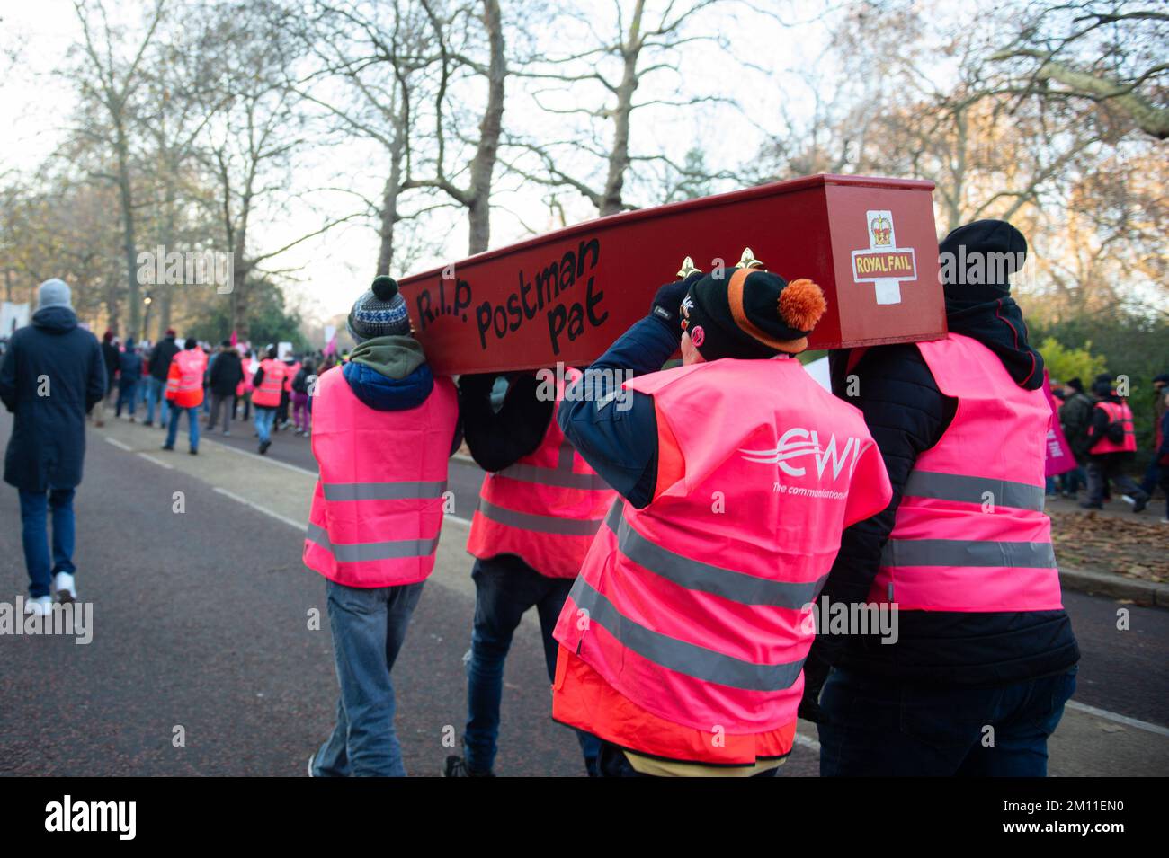 London, UK. 9th Dec, 2022. Members of the Communication Workers Union ...