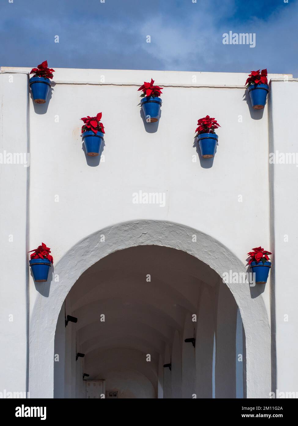 Arches with flowerpots on the Balcón de Europa in Nerja Stock Photo - Alamy