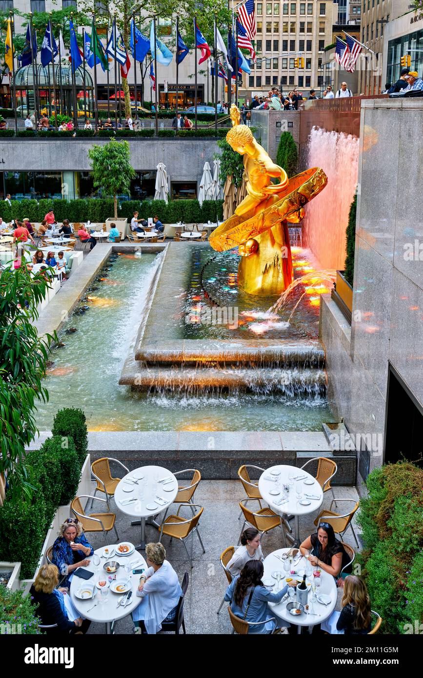 Rockfeller tree hi-res stock photography and images - Alamy