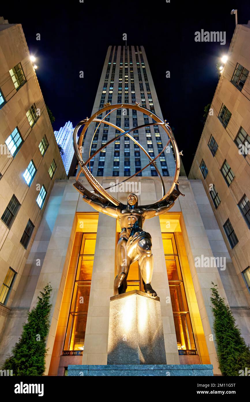Atlas statue rockefeller plaza hi-res stock photography and images - Alamy
