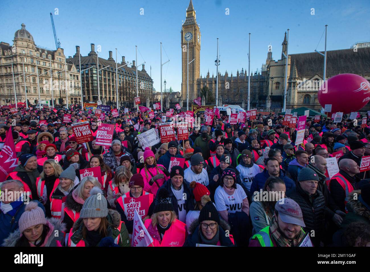 London, England, UK. 9th Dec, 2022. Thousands of striking Royal Mail ...