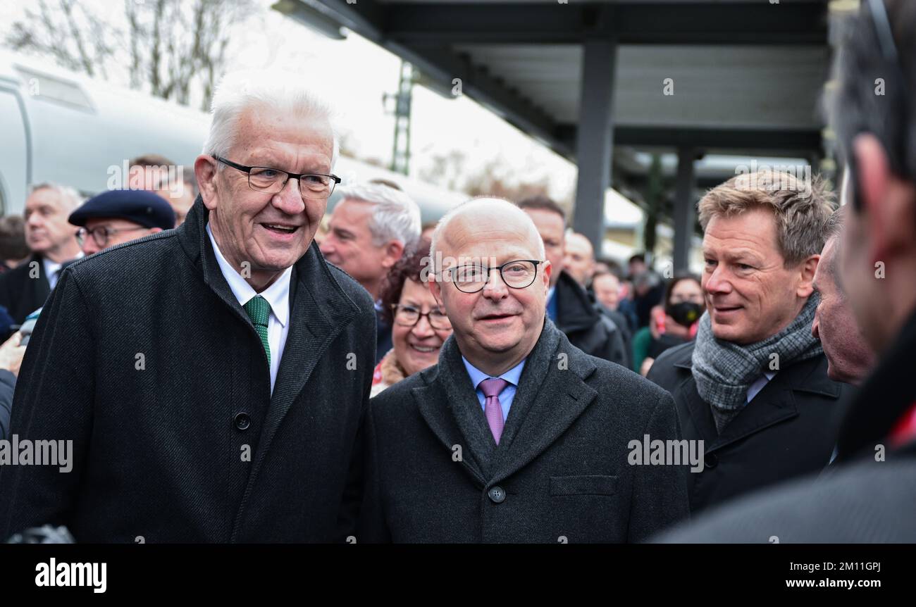 Stuttgart, Germany. 09th Dec, 2022. Winfried Kretschmann (from left ...