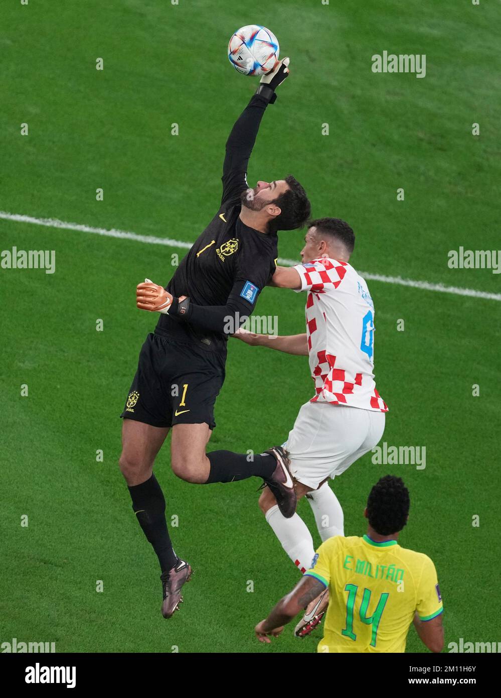 Al Rayyan, Qatar. 9th Dec, 2022. Alisson (1st L), goalkeeper of Brazil ...