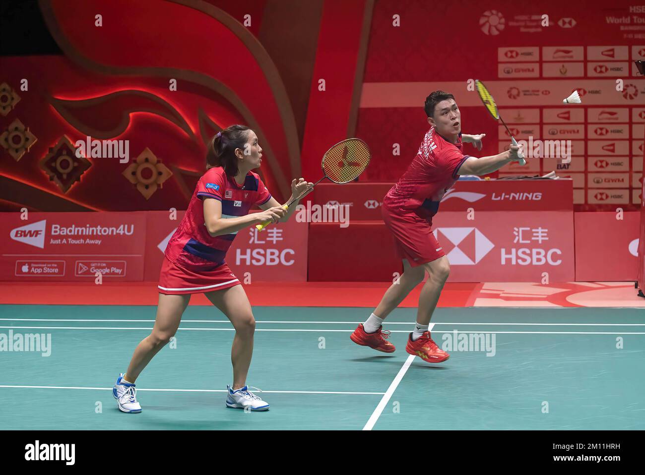 Bangkok, Thailand. 09th Dec, 2022. Tan Kien Meng (R) and Lai Pei Jing ...