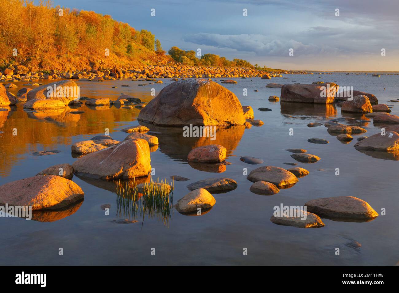Rock sinking in water hi-res stock photography and images - Alamy
