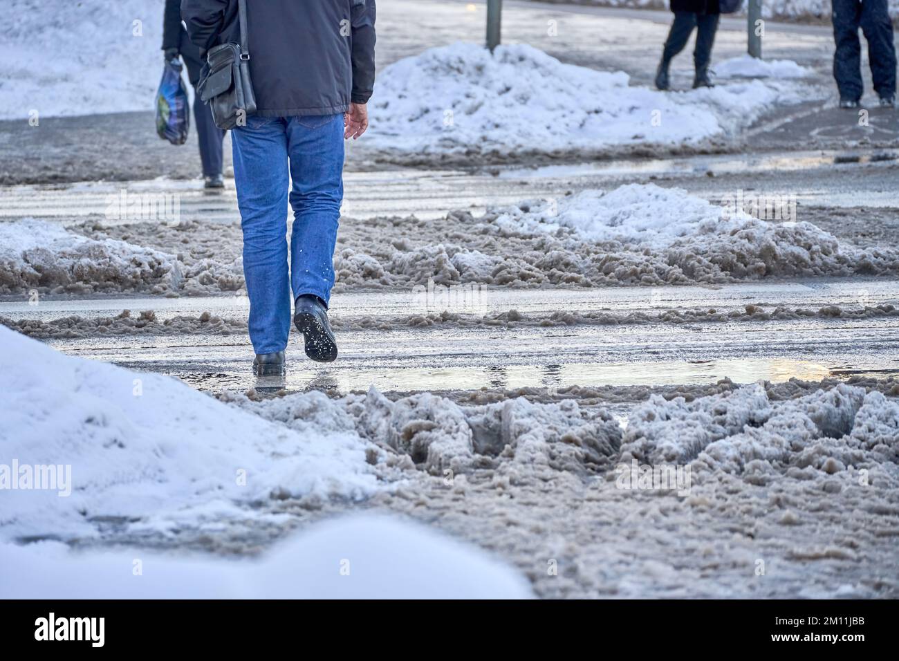 Slush road hi-res stock photography and images - Alamy